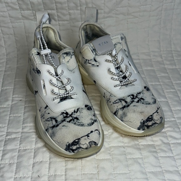 Steve Madden | Shoes | Steve Madden Ny9 Myles Marble Pattern Sneakers ...